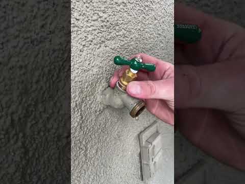fixing a leaky hose bib with a new packing nut and washer #plumber #plumbing