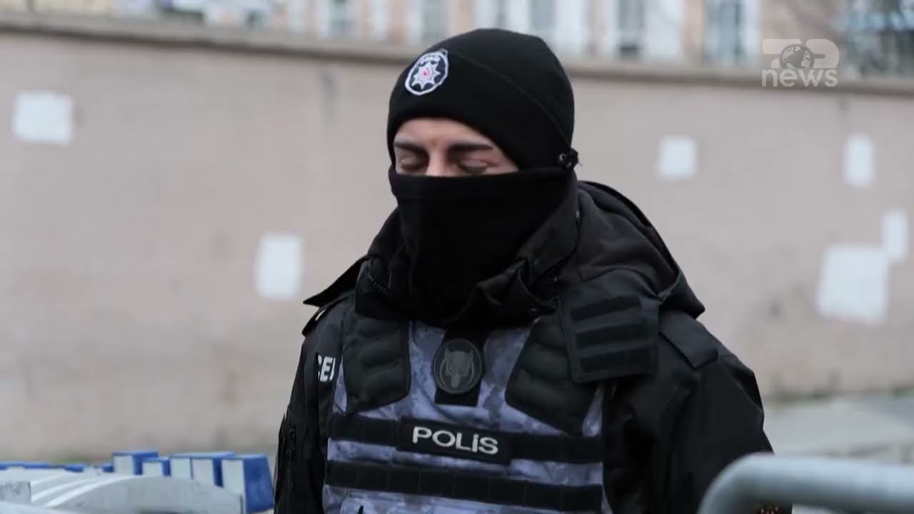 Top News/ Një person me maskë sulmon kalimtarët / Tmerr në Turqi ... Top News/ Një person me maskë sulmon kalimtarët / Tmerr në Turqi ...