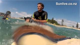 Video: Meet Zorro the amazing surfing pig who's hogging the waves in ...