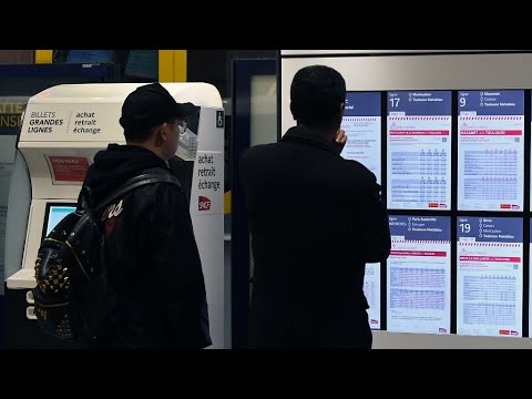 France: Rail workers begin months of rolling strikes