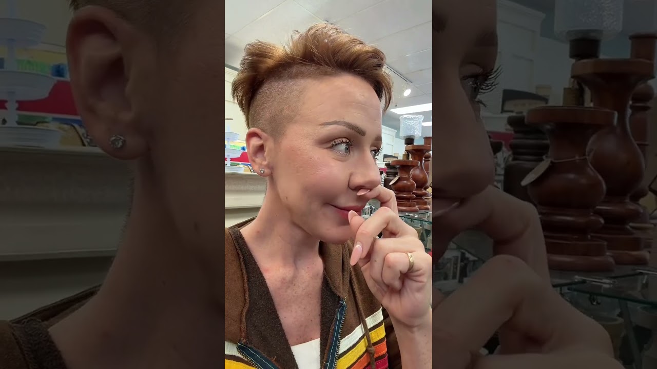 A Psychic Medium in the Wild #spiritcommunication #medium