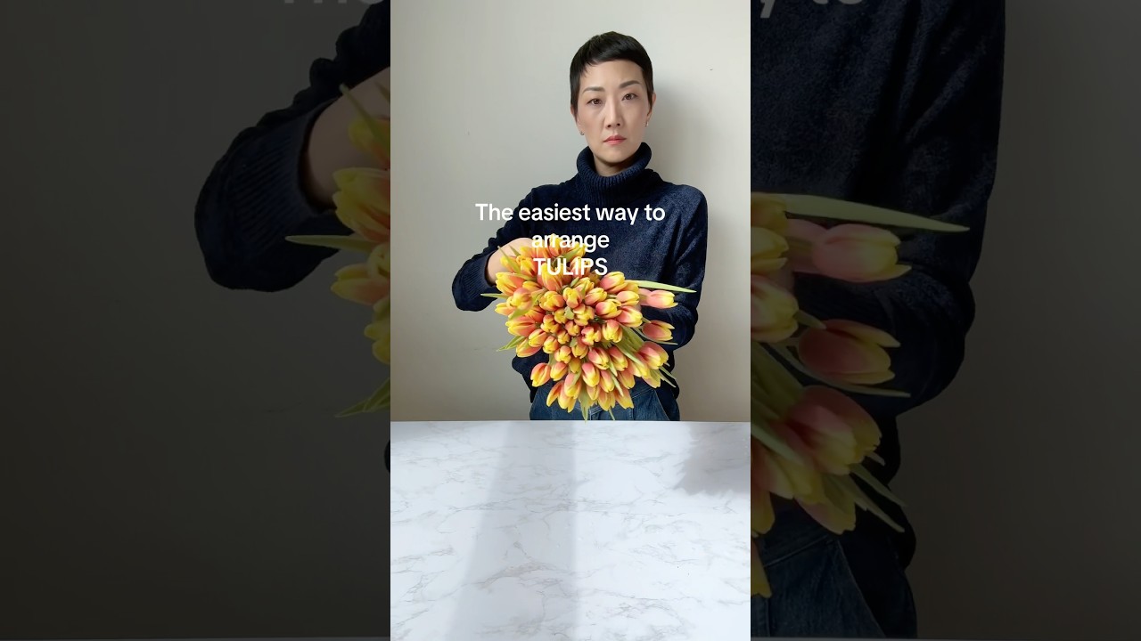 The easiest way to arrange tulips #tulip #florist #flowerarrangement  #flowerarranging #flowers