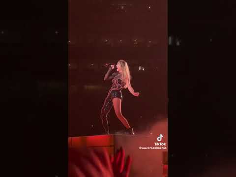 Taylor swift HITTING the HIGH NOTE during dont blame me on the era’s tour