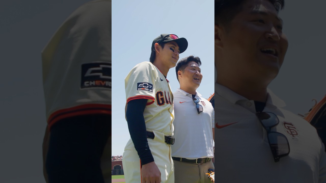 Justin Han, Jung Hoo Lee's interpreter, threw out the first pitch to Jung Hoo on his giveaway day ⚾️