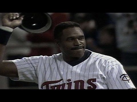LAA@MIN: Winfield collects his 3,000th career hit