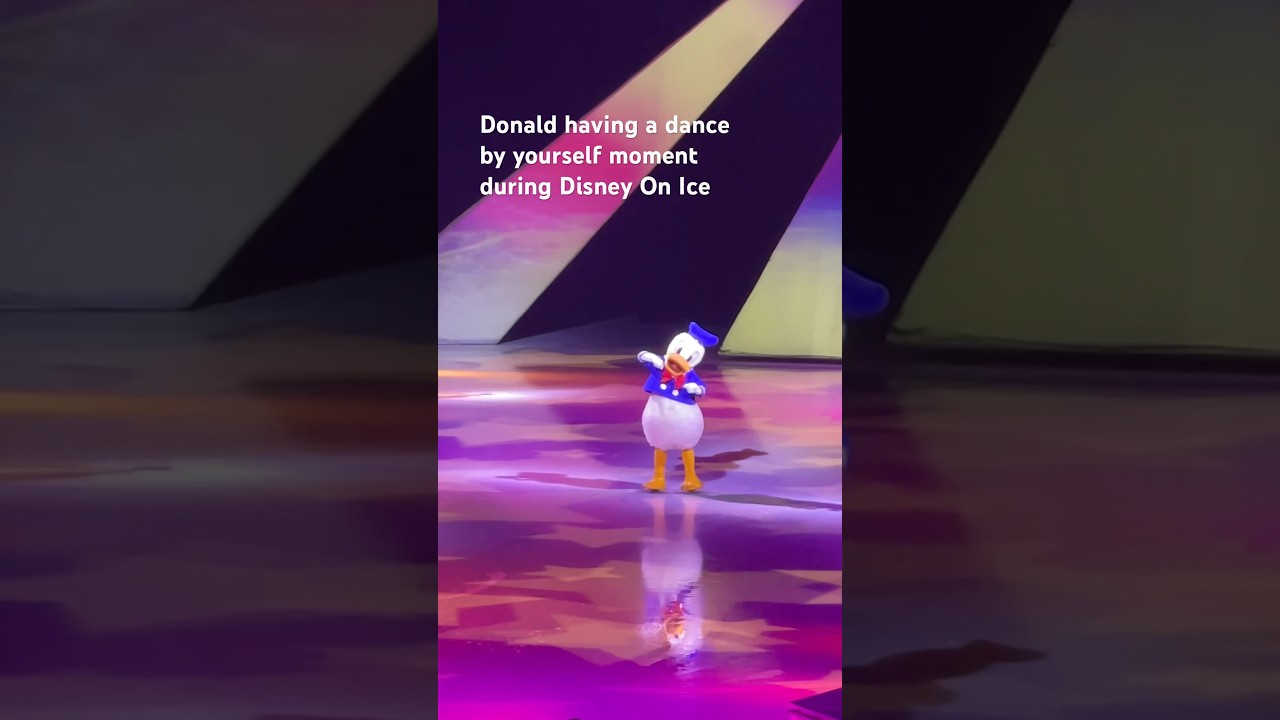 MyDisneyFix | Disney On Ice — DONALD DUCK Dancing Along On The Ice # ...