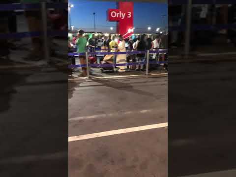 Queue for a taxi at Orly