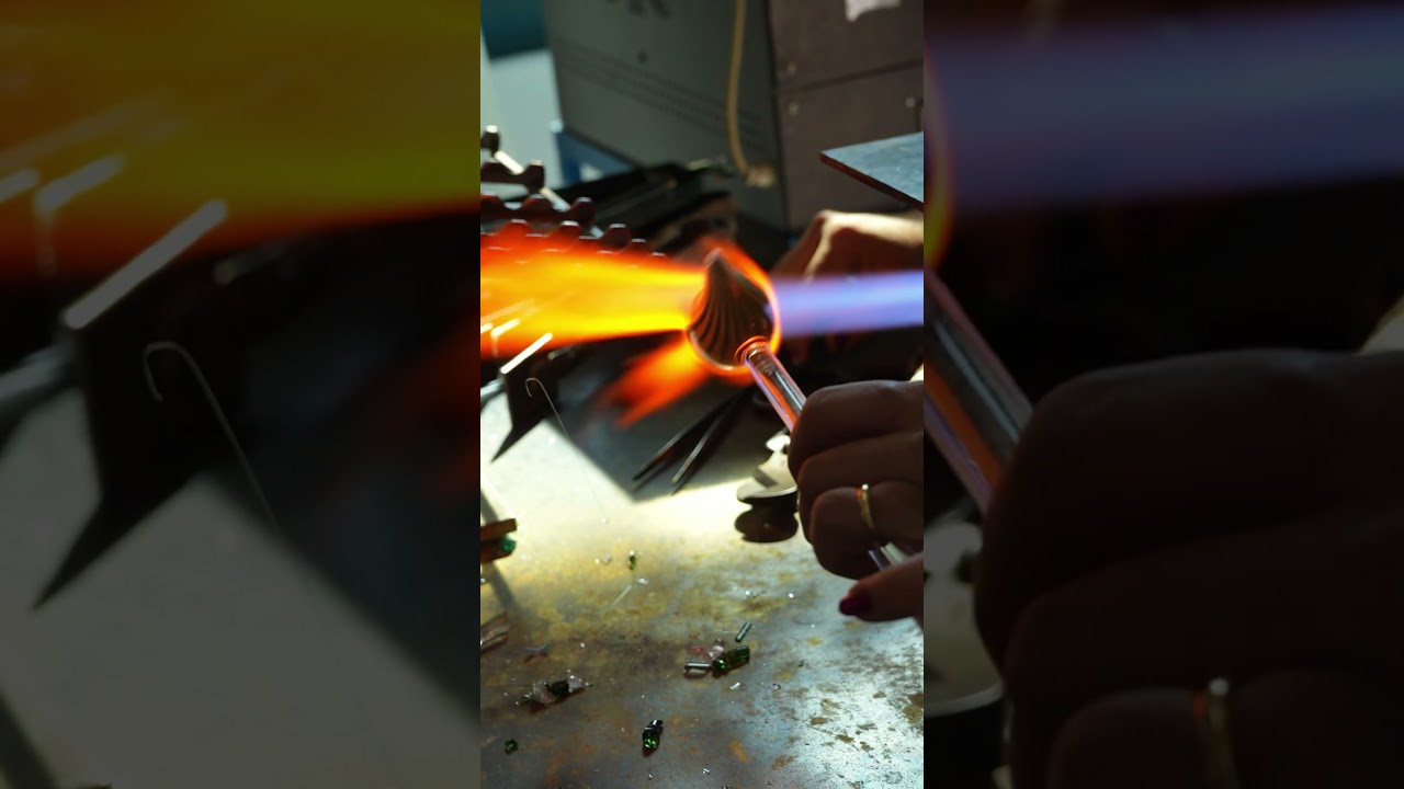 #part1 #Murano mastery: #how a #glass #bird is born 🪺 #art #italy #madeinitaly #shorts #satisfying