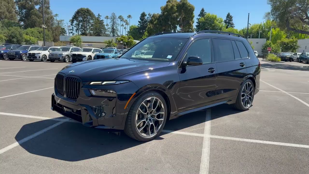 First Look at the 2027 X7 xDrive40i in Carbon Black | 4K