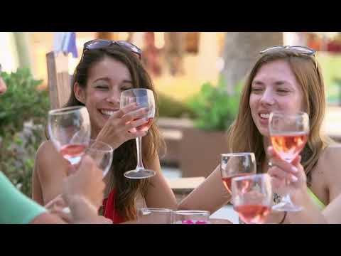Unveiling the Mysterious Aperol: How This Refreshing Italian Drink Makes History!