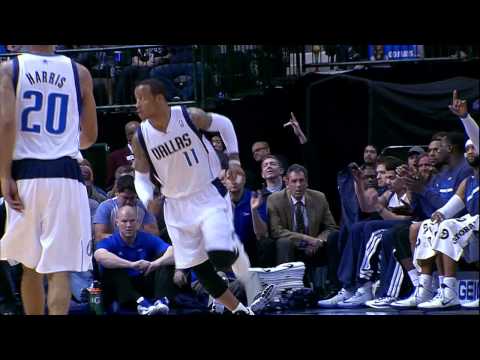 GIF: Acrobatic Reverse Layup By Monta Ellis – UPROXX