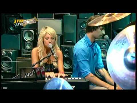 Lasgo em covers para "California Gurls" e "Telephone" e em primeira ...