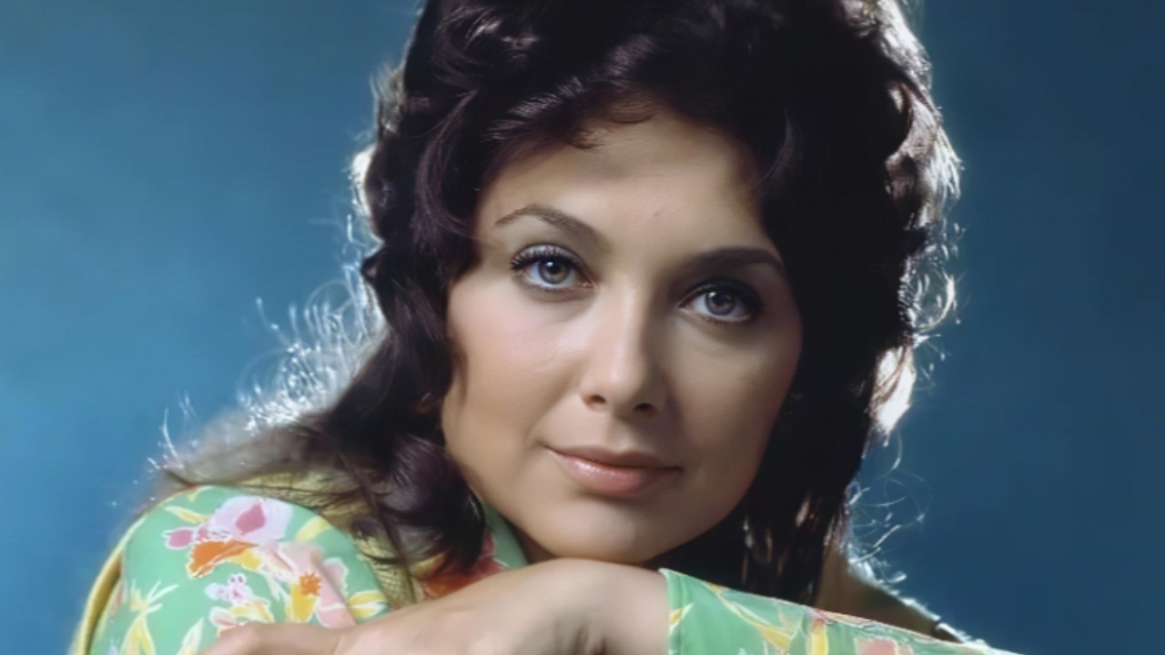 Suzanne Pleshette's Rare Photos Resurface And Fans Can’t Believe What They Reveal