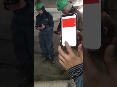 Brifing pagi di pabrik galangan kapal