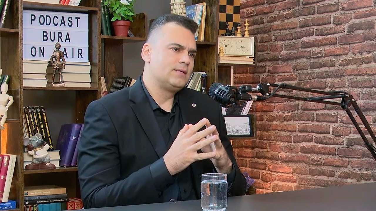 Robert Kolobara: Vaš mobitel je protivnička vojna baza koja na vas ...