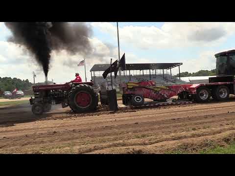 Richland Center, WI farm stock tractor pulling