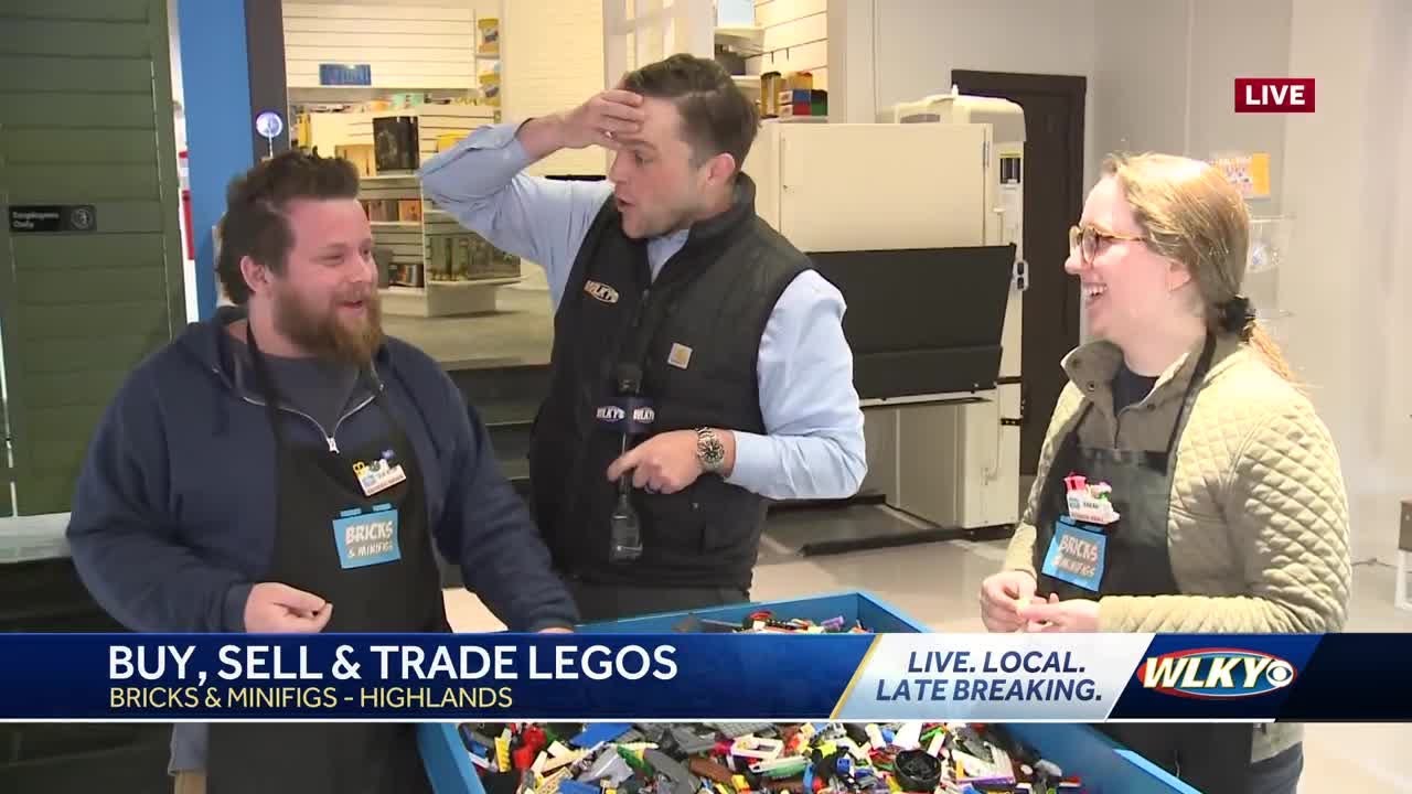 The tressure hunt begins at Bricks and Minifigs in the Highlands