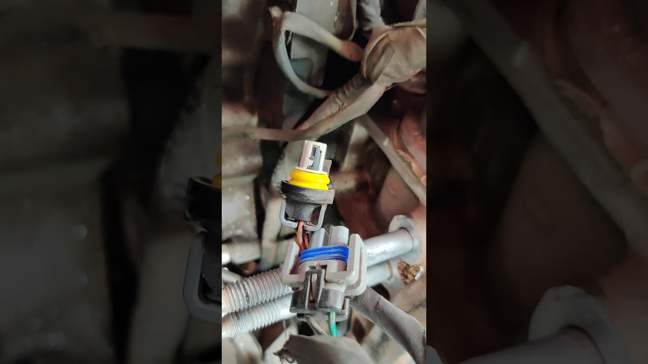 CP4  pump- removing your camshaft access plug to set the timing on your Cp4 fuel pump. on lml engine