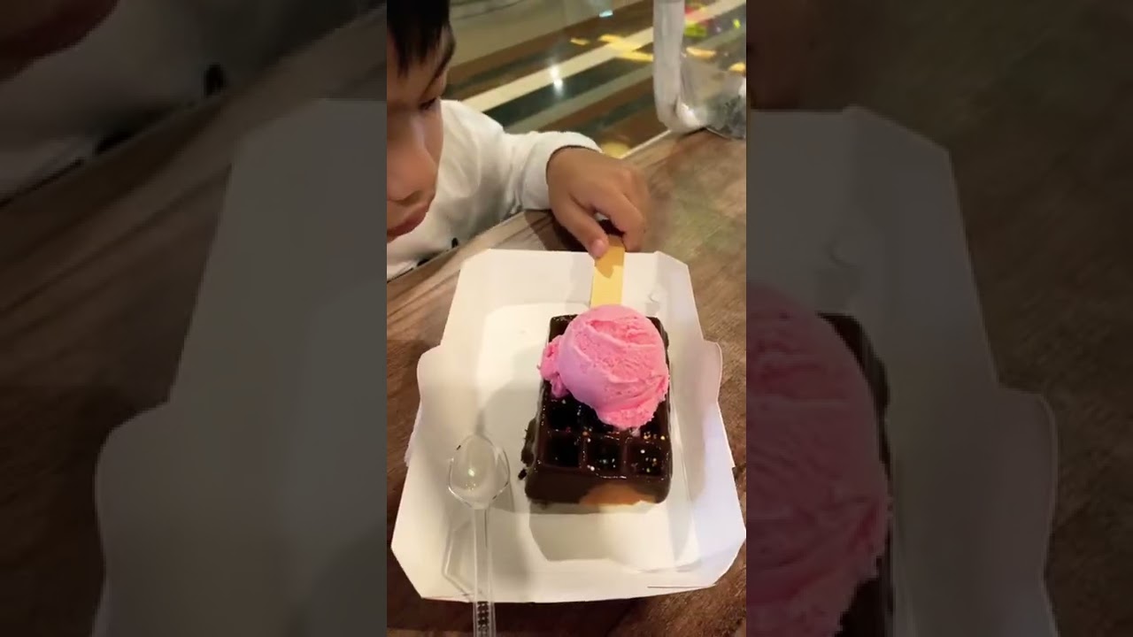 Belgian Waffle in Indonesia | Waffle Ice Cream | Desk Fan | Strawberry Chocolate Ice Cream Waffle