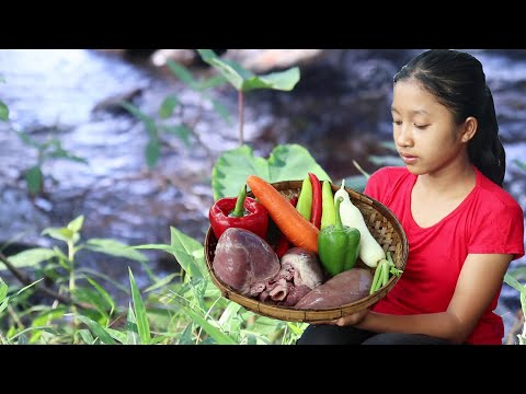 Adventure solo in jungle - Cooking Cow Heart With Various vegetables