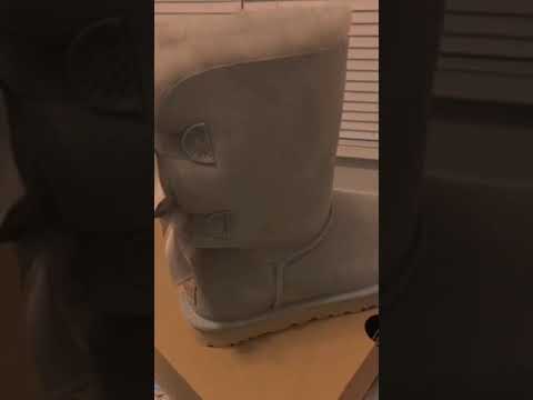 Bailey Bow Uggs 🎀.