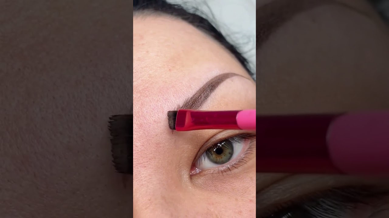 Easy to use eyebrow brush