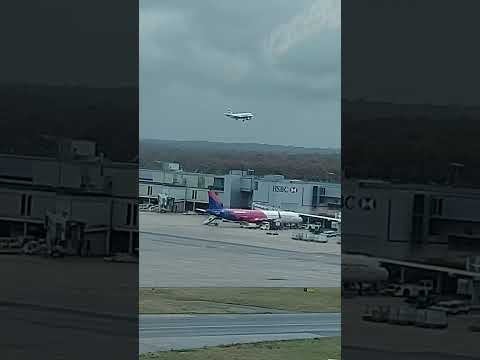 Gatwick airport - November 27th 2023 #gatwick #aeroplane