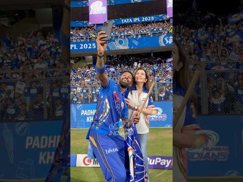 A wwwwwinning selfie with our loudest fans on @RelianceFoundationTV #ESADay | #MumbaiIndians