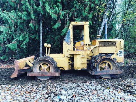 CAT 815 COMPACTOR