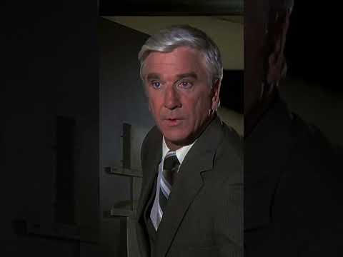 She Blows the autopilot (up)! Airplane! #movie #funnyvideos #airplane #funny #shorts