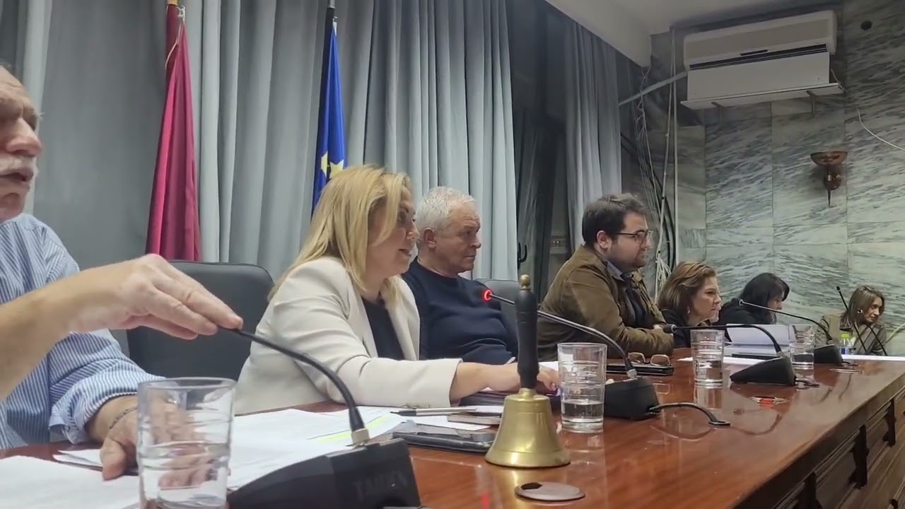 Στο Δημοτικό Συμβούλιο Λάρισας φοιτητές Ιατρικής, "φώναξαν" και σήκωσαν ...