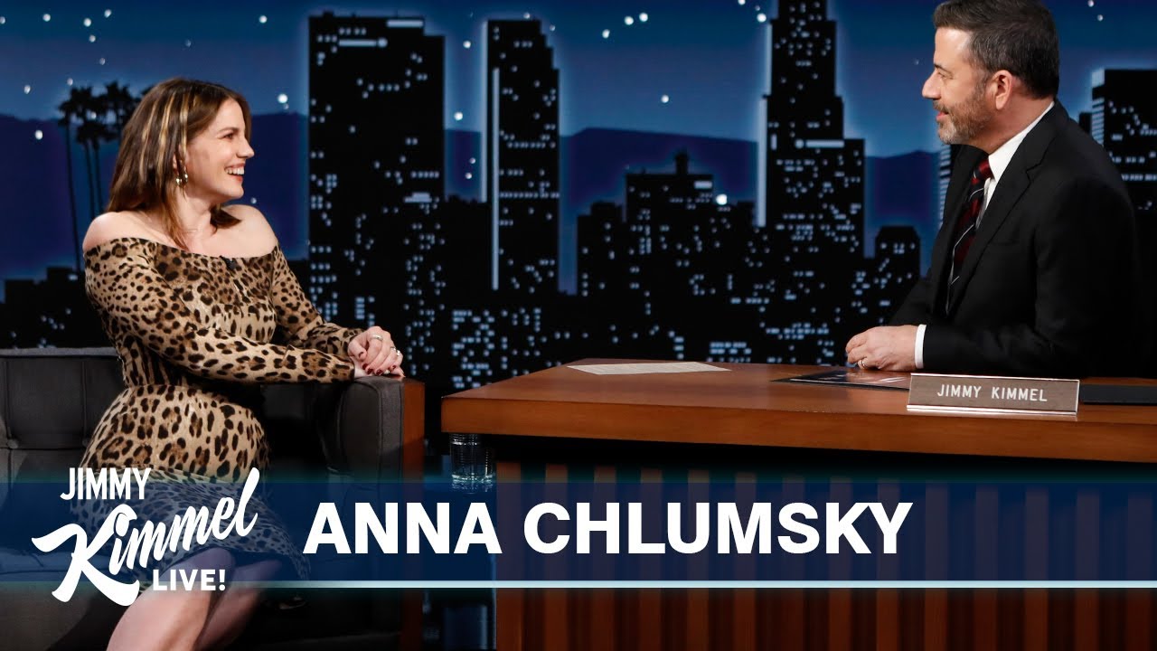 Anna Chlumsky on Friendship with VEEP Cast, Her Dad’s Crazy Mustache & Fantasy Football League