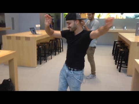 BELLY DANCING AT APPLE STORE!