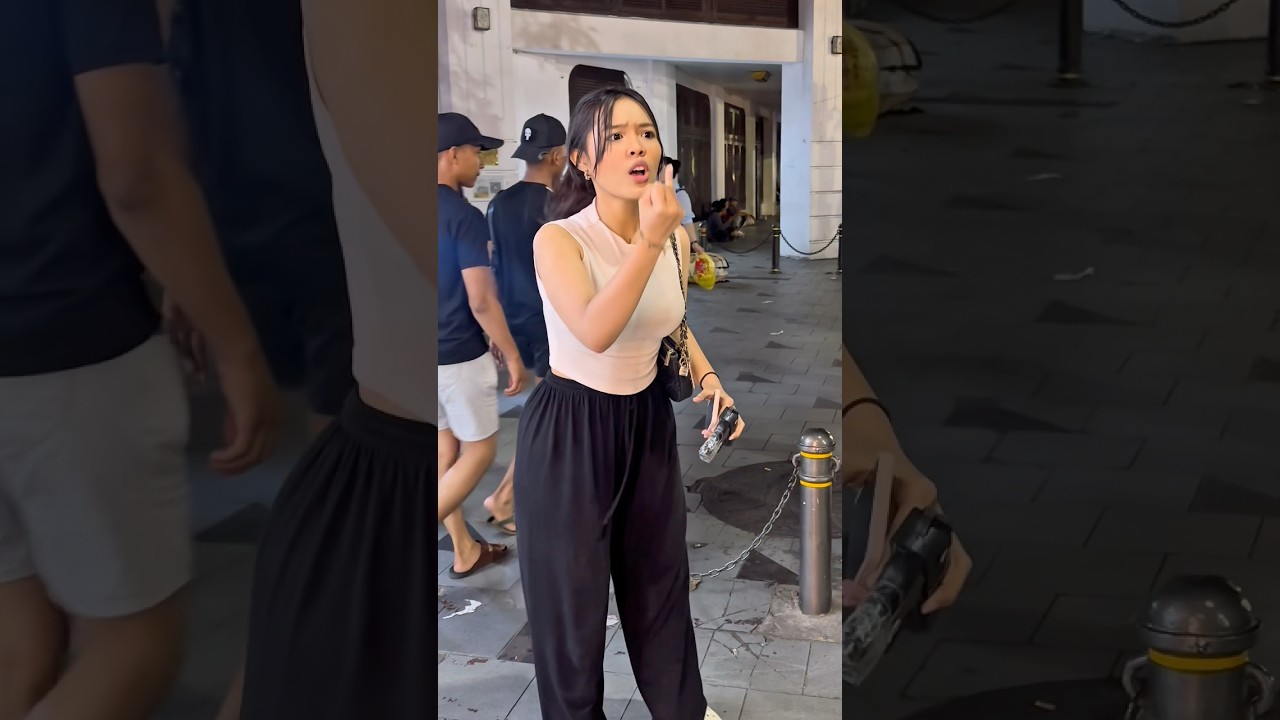 Beautifull lady very shocked