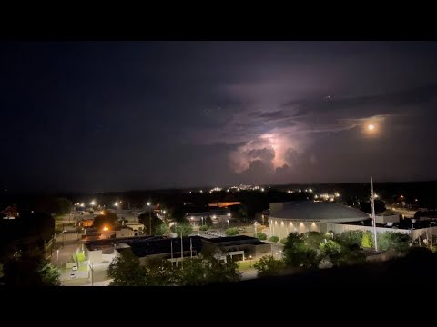 News4 First Alert Weather Extra | Weather In Words: Is heat lightning fact or fiction?