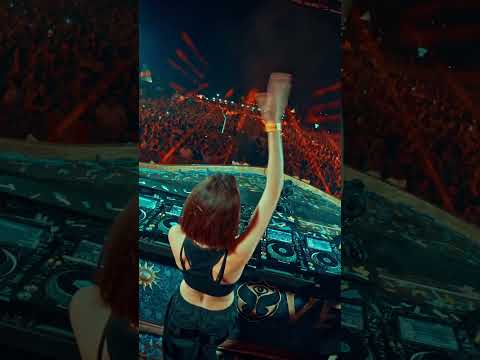 Yesterday i played a surprise set for 40 000 people at the Gathering❤️ @tomorrowland#tomorowland