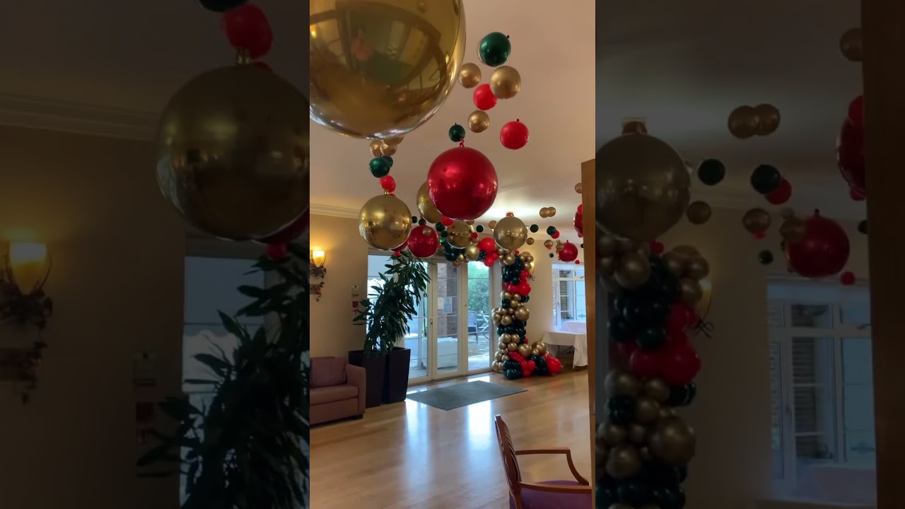 Christmas Balloon Decorations #ballooncompany #eventstylist #balloongarland #balloondecor #event