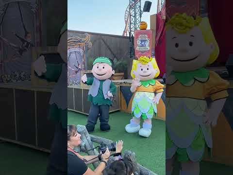 The peanuts gang in cute Halloween outfits during knotts spooky farm! #knottsberryfarm #peanuts