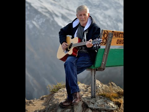 How to clamp chords. Why don't all the strings on the guitar sound?