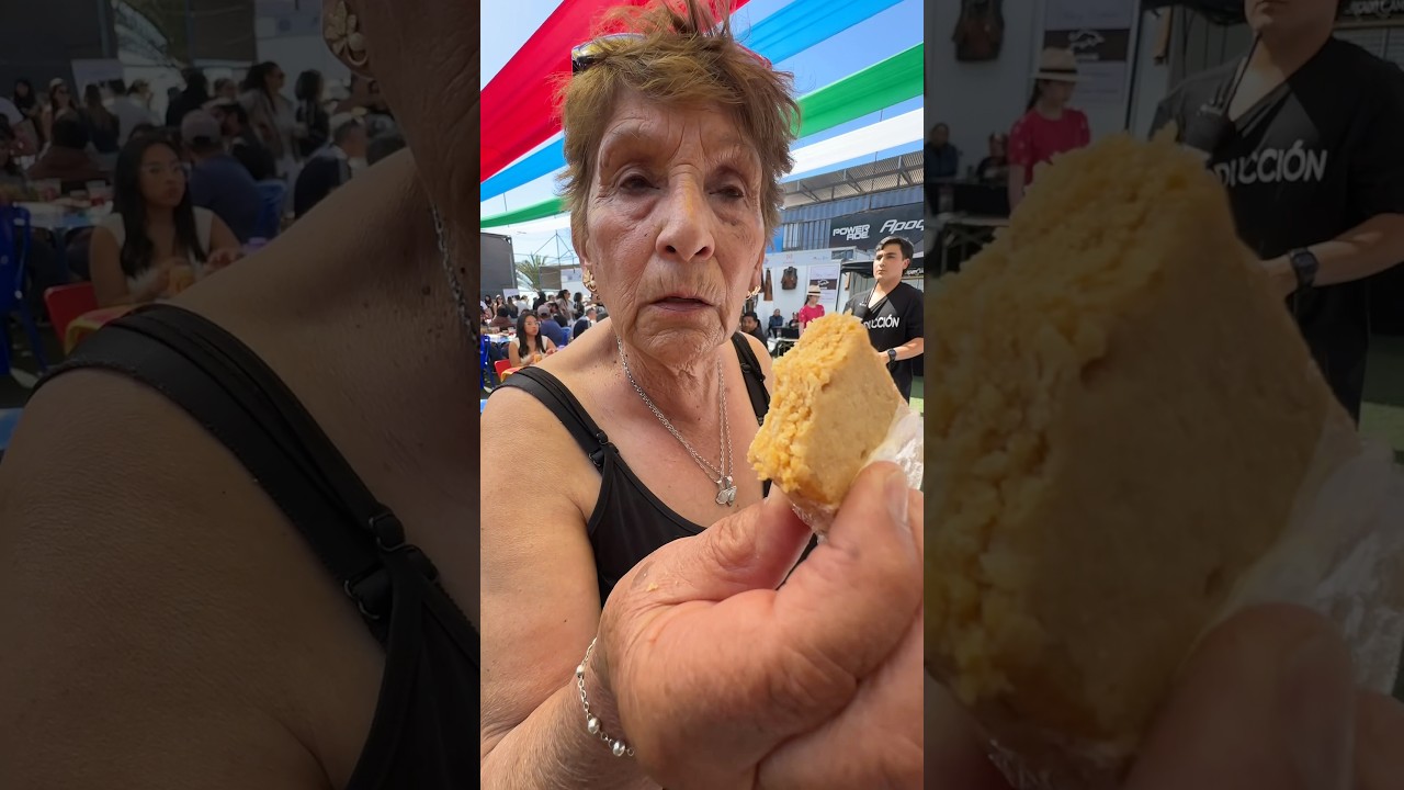 Trying the traditional Chumbeque!!! A delicious honey cookie in the DNA of the people of Iquique!!