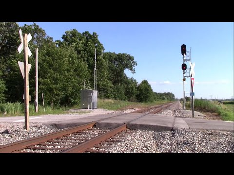 CSX L416 w/ CSX 4007 at the Milepost 93.8/93.9 Signal - County Road 200 North near Reynolds, Indiana