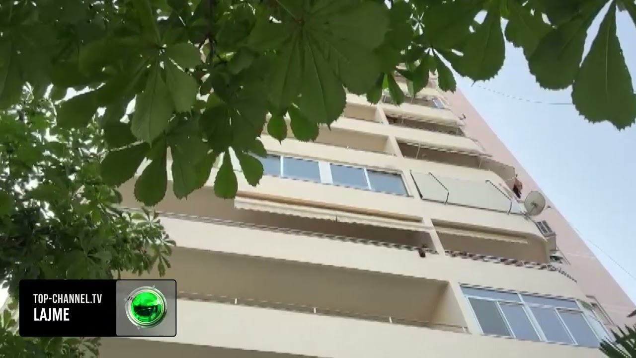 Top Channel/ I jep fund jetës 71-vjeçarja në Vlorë, hidhet nga kati i ... Top Channel/ I jep fund jetës 71-vjeçarja në Vlorë, hidhet nga kati i ...