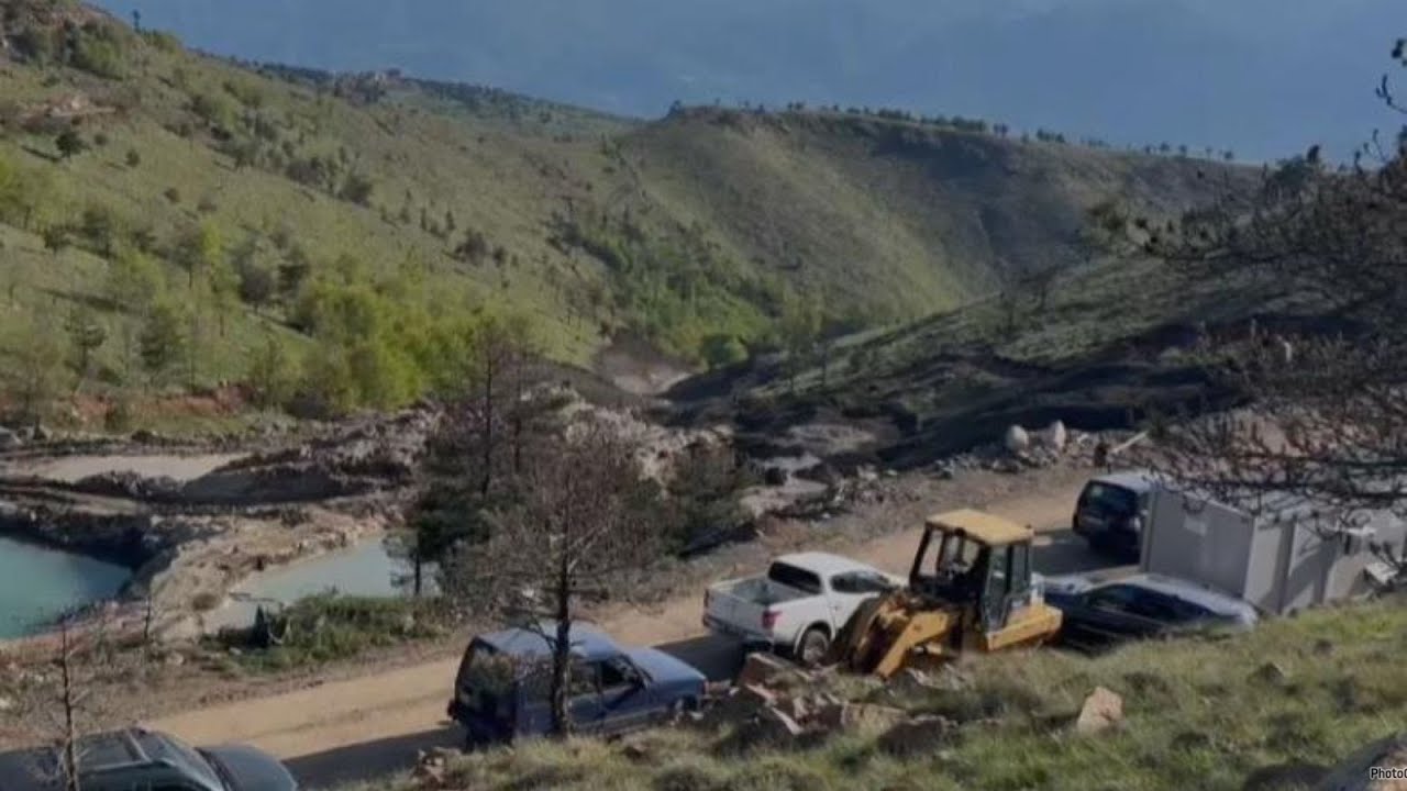 Burrel/ E zuri poshtë masivi i dheut teksa po punonte, vijojnë kërkimet ...