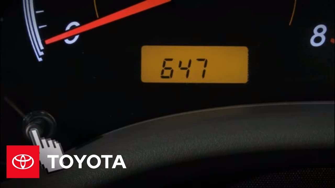 2010 Corolla How-To: Setting The Clock | Toyota
