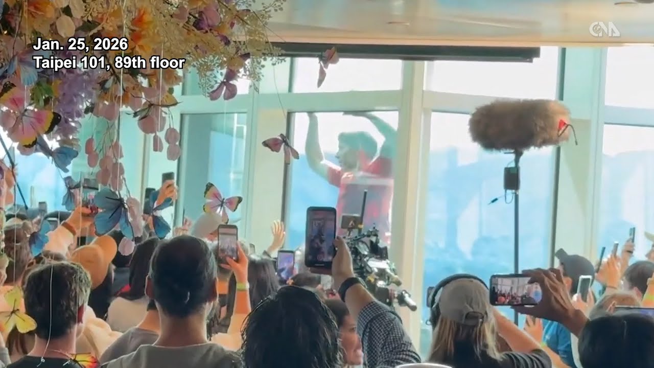 Ascending Taipei 101: Fans watch Alex Honnold’s rope-free climb - Focus ...