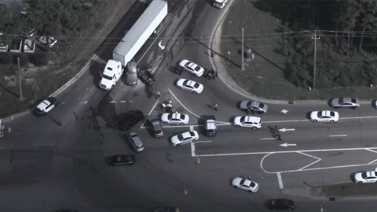 High-speed chase ends in crash in Wake County