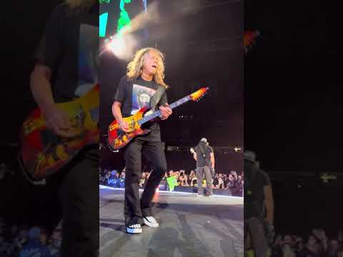 Metallica: Wherever I May Roam live (Phoenix, 9-9-2023) with Rob on a platform in the Snake Pit!