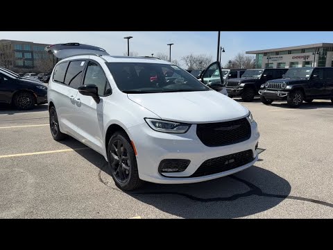 2025 Chrysler Pacifica Limited IL Chicago, Evanston, Highland Park, Deerfield, Northbrook