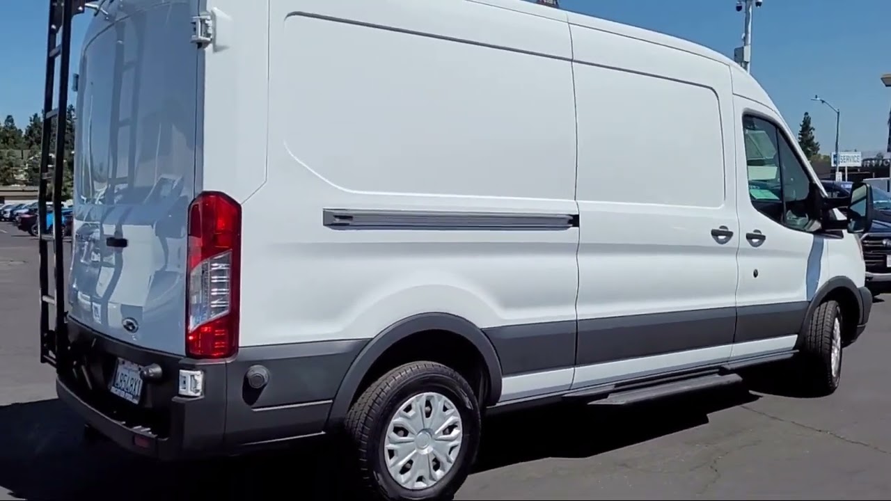 2016 Ford Transit-250 3D Medium Roof Cargo Van