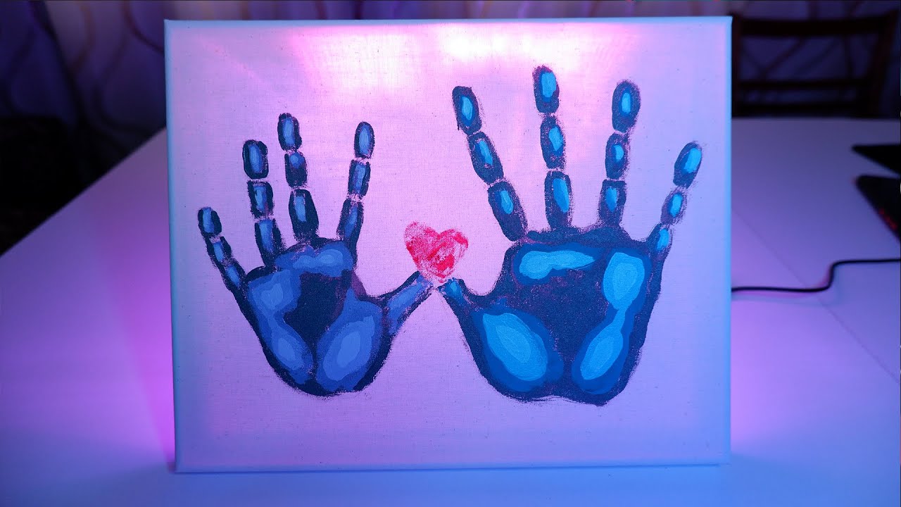 DIY: Easy and cheap gift for your couple. Handprint painting